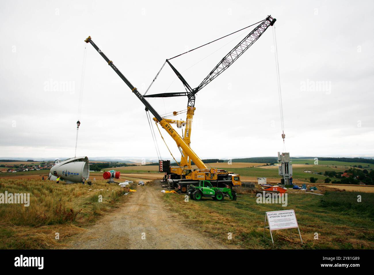 Deutschland - Energie Windrad - Transport und Aufbau in der Westpfalz ...