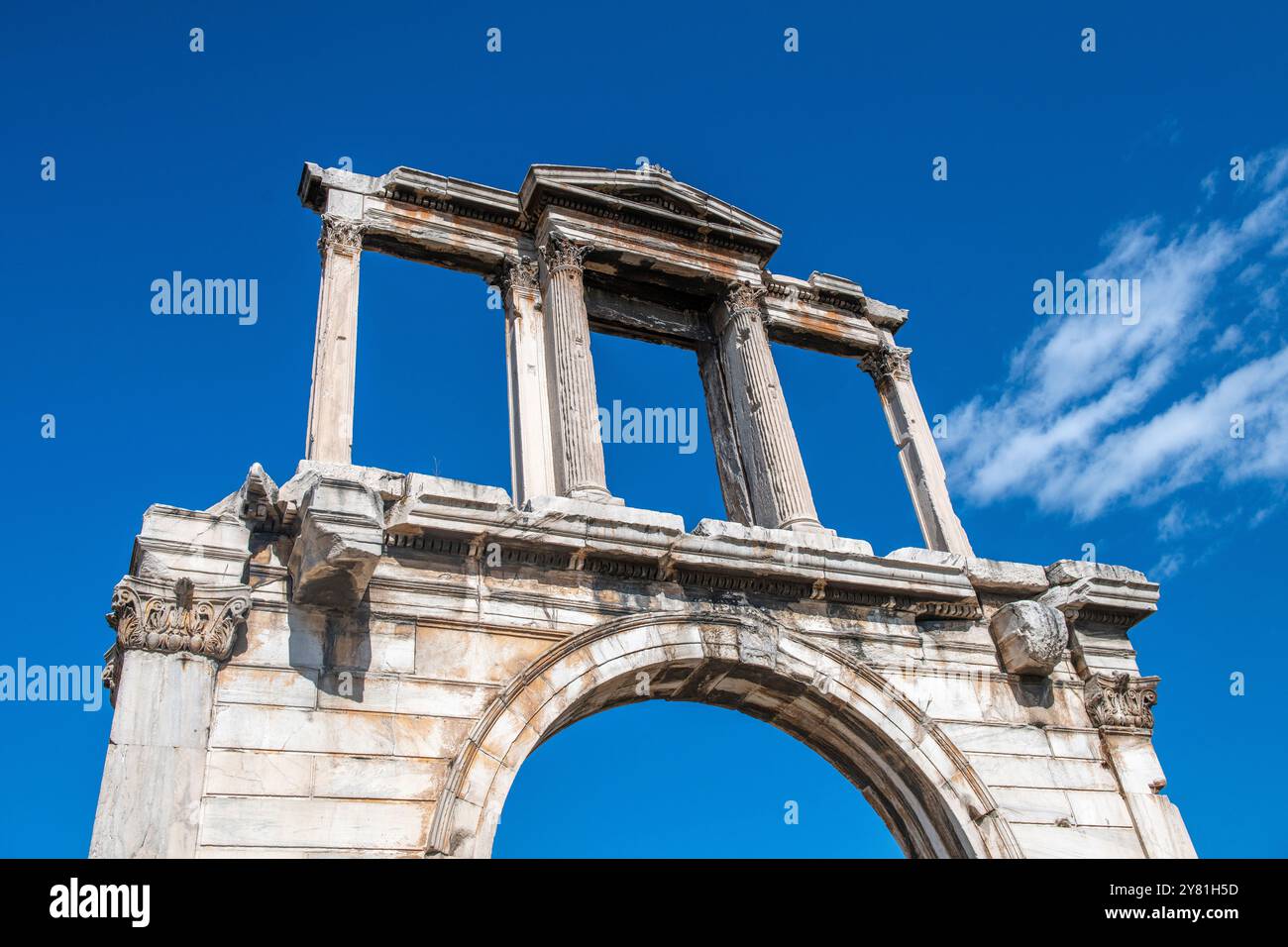 The spectacular stone columns of Hadrians Arch and Temple of Zeus ...