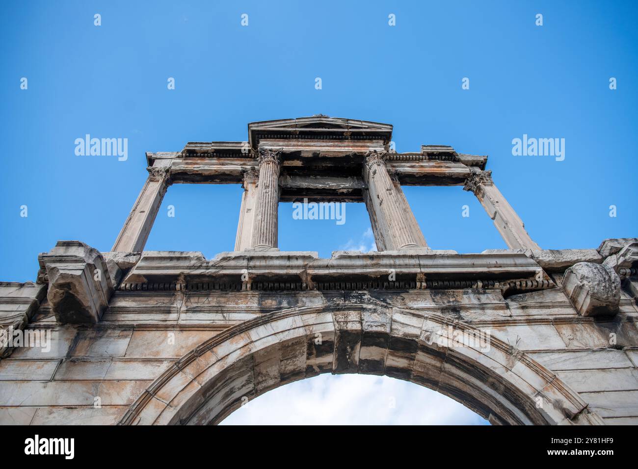 The spectacular stone columns of Hadrians Arch and Temple of Zeus ...