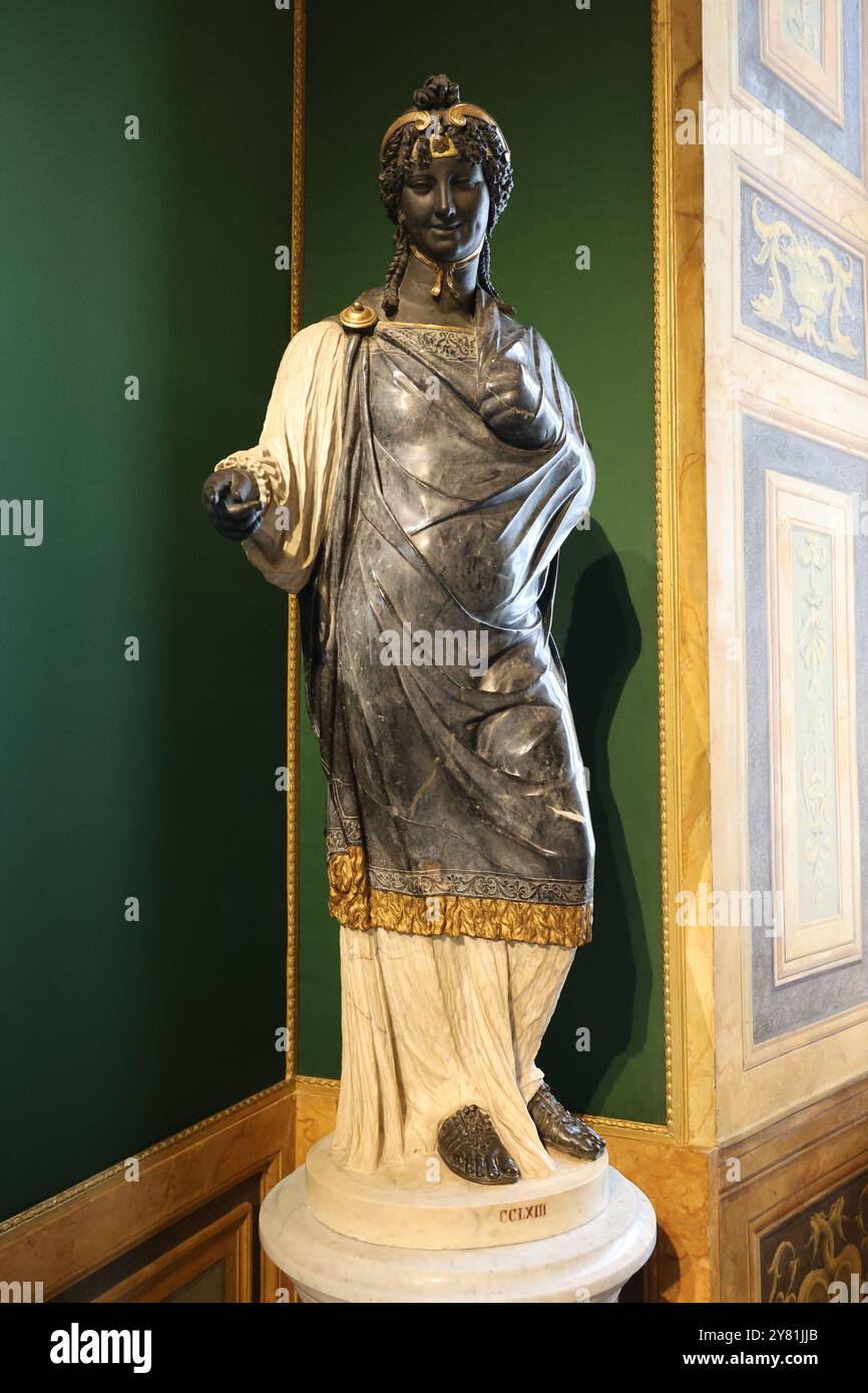 Historic Roman Statues, Borghese Gallery, Villa Borghese, Rome, Italy ...