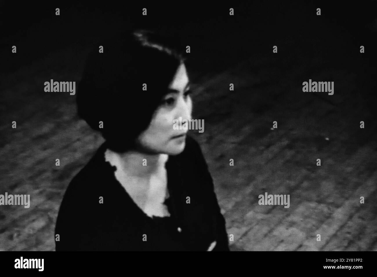 Yoko ono cut piece hi-res stock photography and images - Alamy