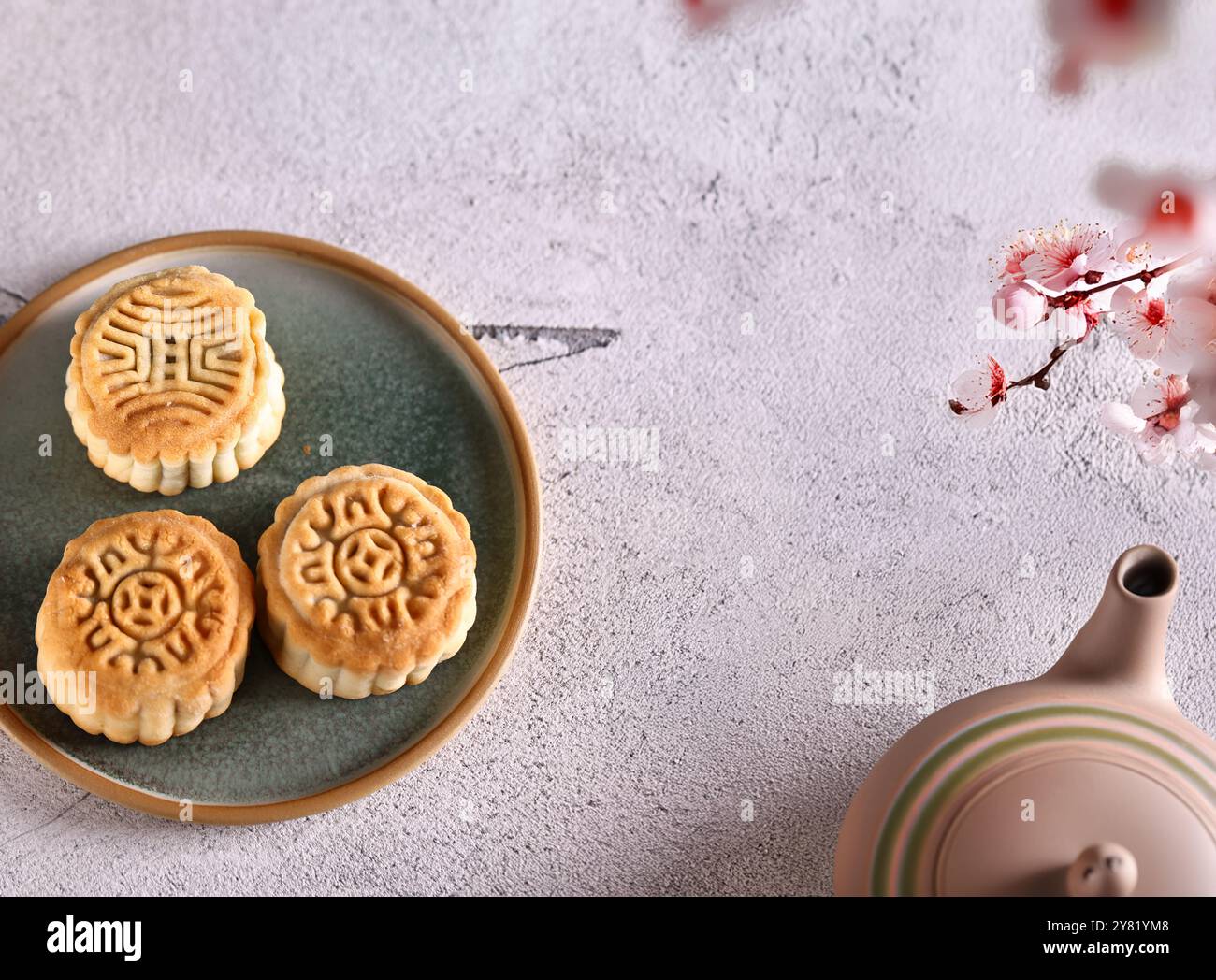 moon cake yuebing traditional chinese holiday food Stock Photo - Alamy