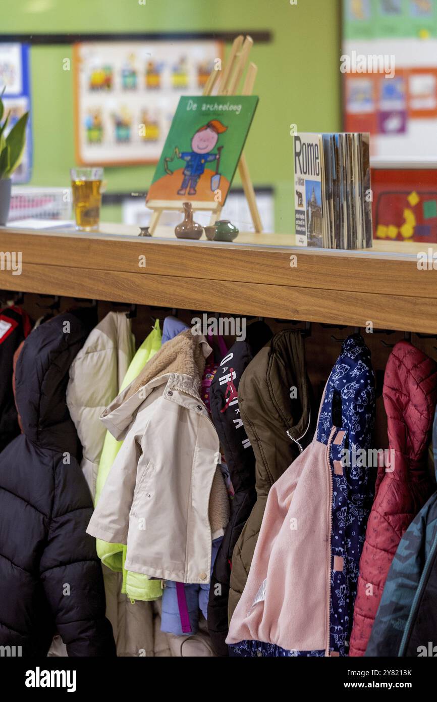 ROTTERDAM - Classroom at an elementary school in Rotterdam-Zuid.... ANP ...