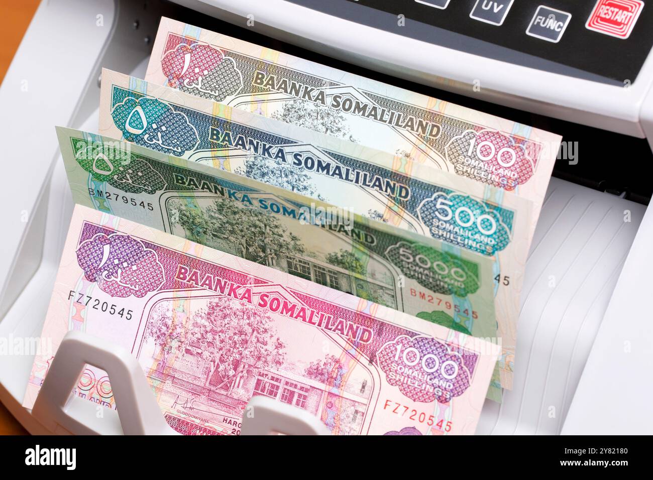 Somaliland money - shilling in the counting machine Stock Photo - Alamy