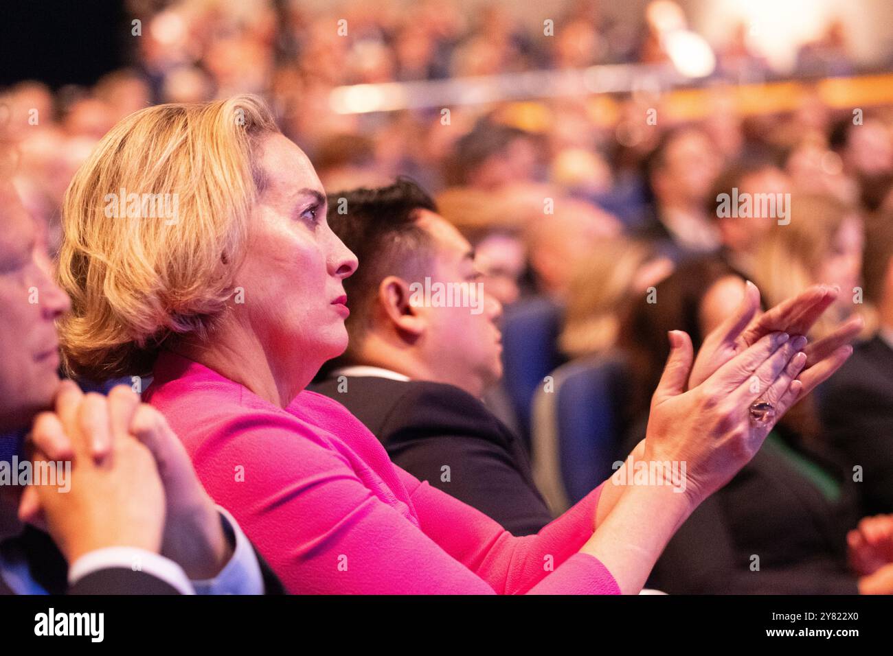 Robert jenrick and wife hi-res stock photography and images - Alamy