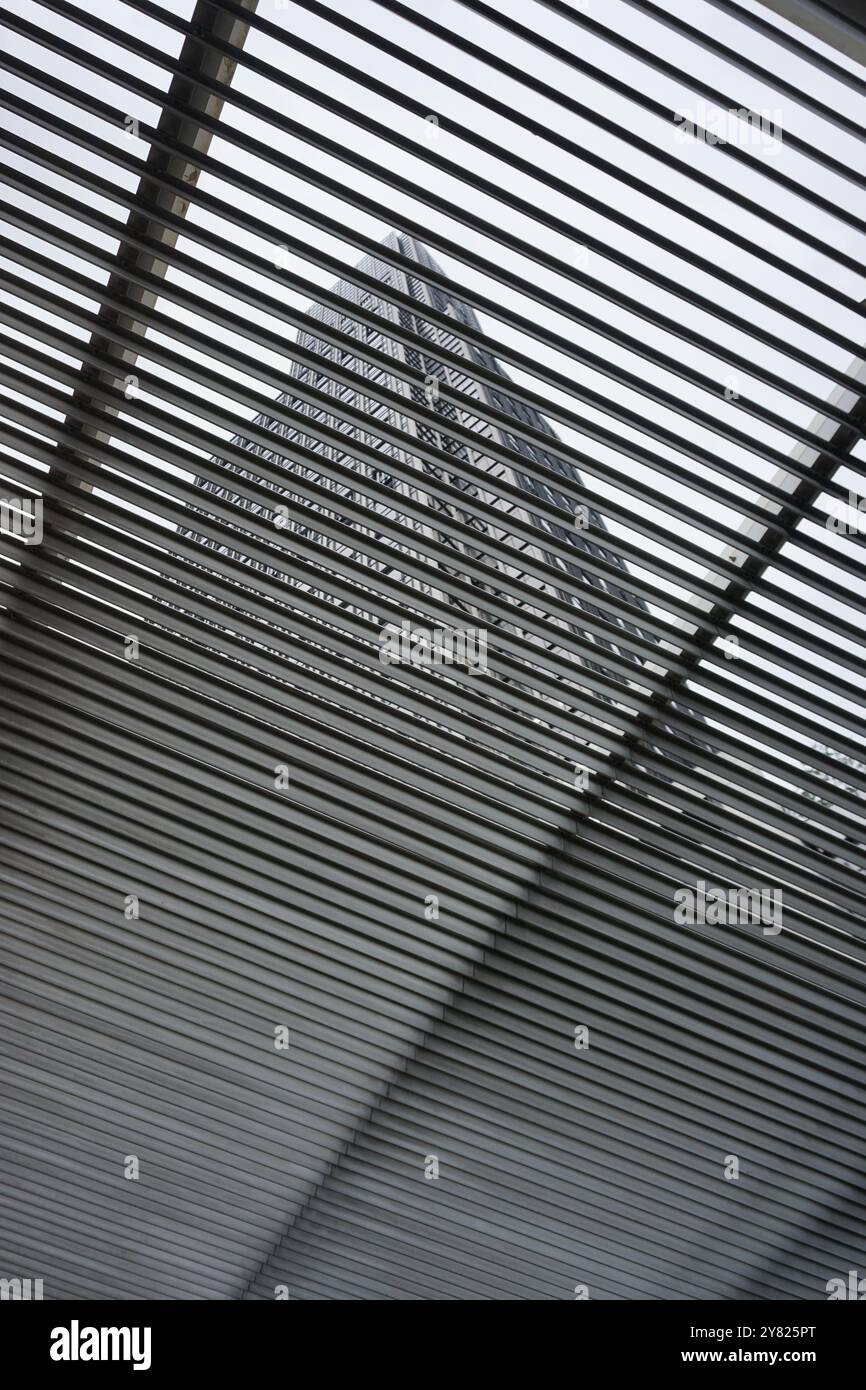 Building behind metalstructure hi-res stock photography and images - Alamy