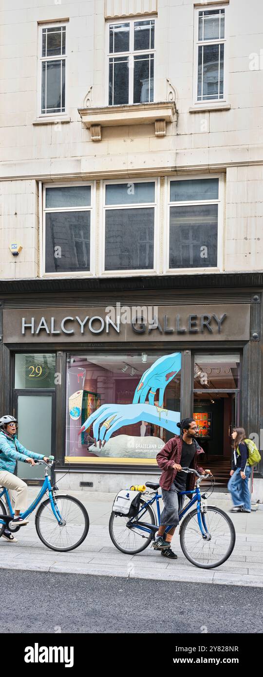 Halcyon Gallery, New Bond Street, Mayfair, London, England Stock Photo ...