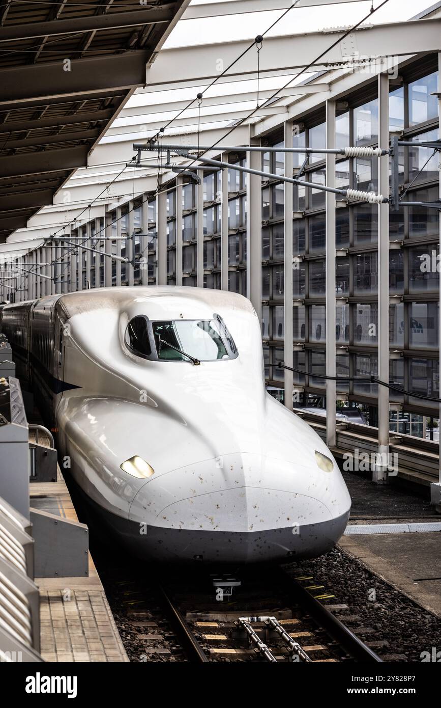 Shinkansen n700 series kyoto hi-res stock photography and images - Alamy