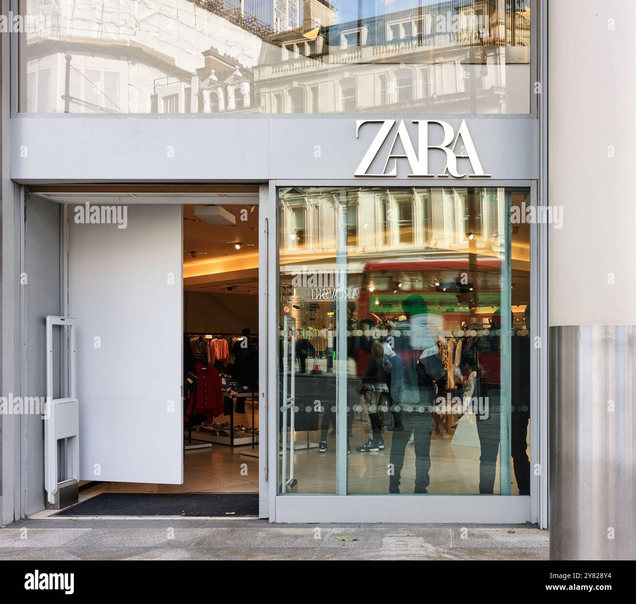 Zara shop england hi-res stock photography and images - Alamy