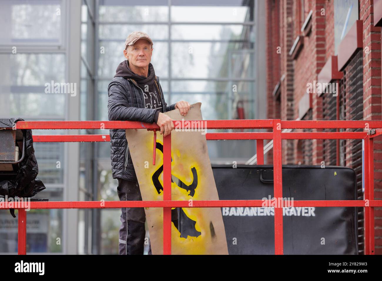 02.10.2024. Hilden/Rheinland. Bananensprayer, Aktionskünstler, Ateliermaler und Streetartist ...