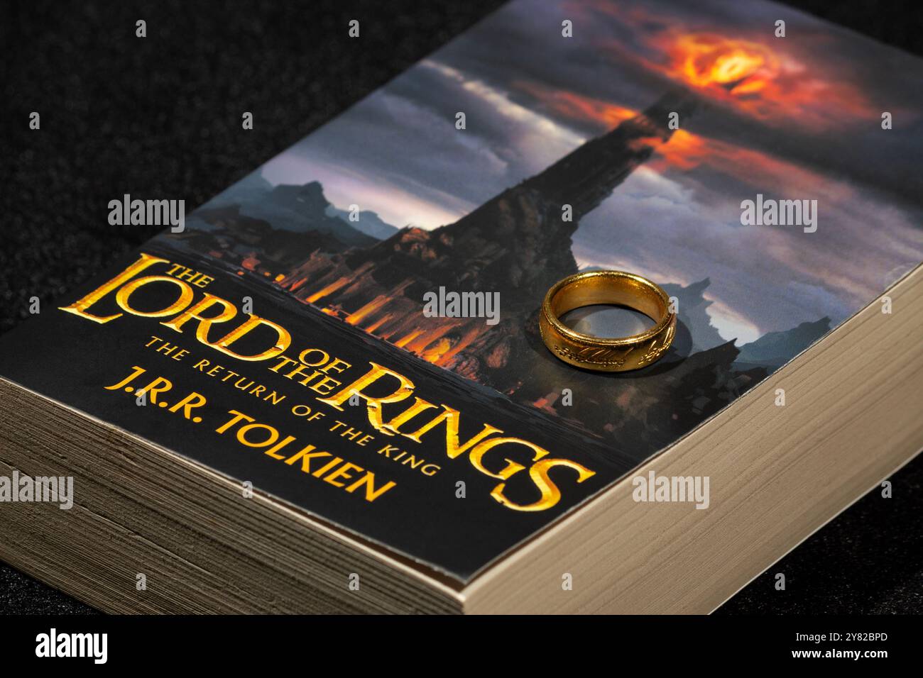 The one ring of sauron over the lord of the rings the return of the ...