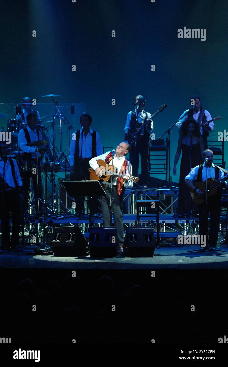 Renzo arbore superclassifica show hi-res stock photography and images ...