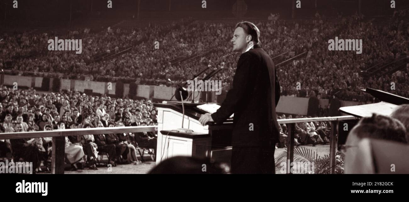 American evangelist Billy Graham speaking to a crowd at Florida State ...