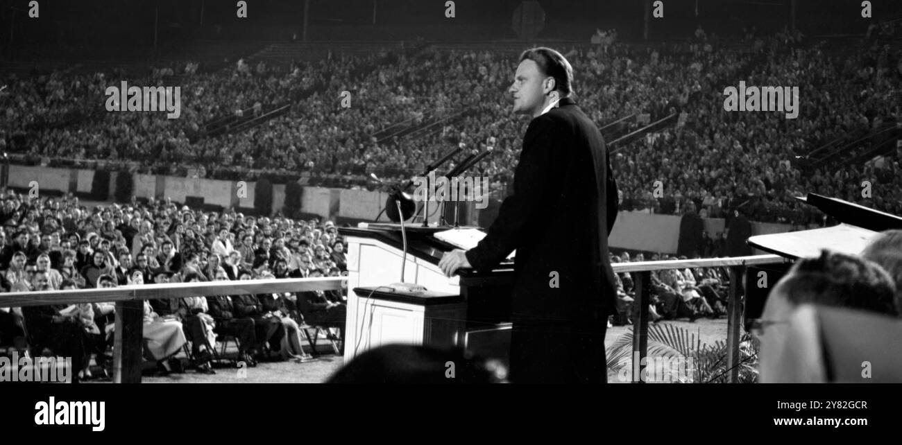 American evangelist Billy Graham speaking to a crowd at Florida State ...