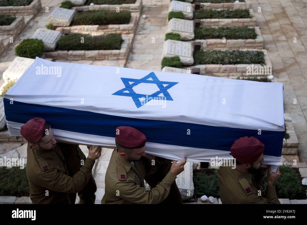 Soldiers carry the coffin of Israeli Army Capt. Eitan Yitzhak Oster ...