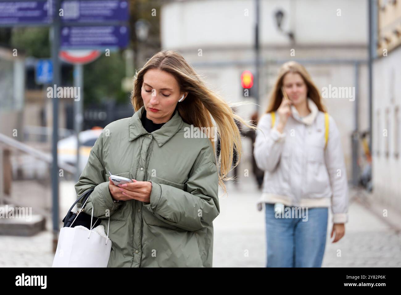 People browse mobile phones hi-res stock photography and images - Alamy