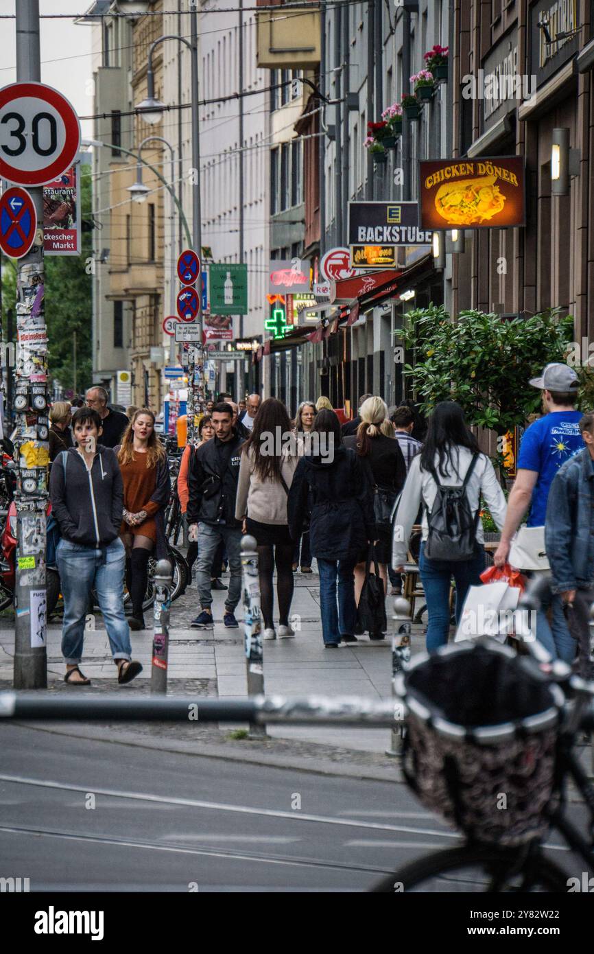 People walking street berlin hi-res stock photography and images - Alamy