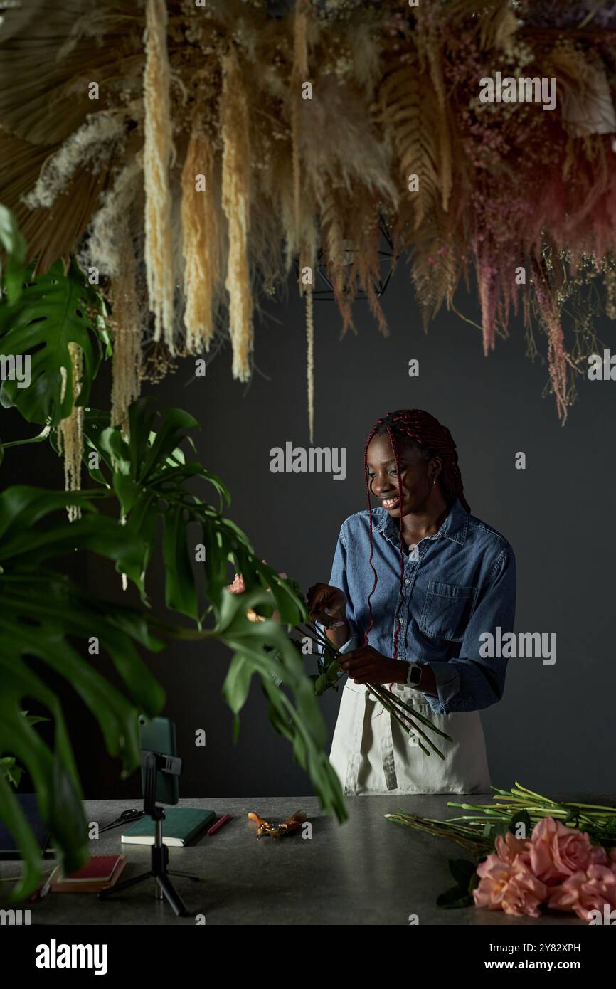 Vertical video woman in gray hi-res stock photography and images - Alamy