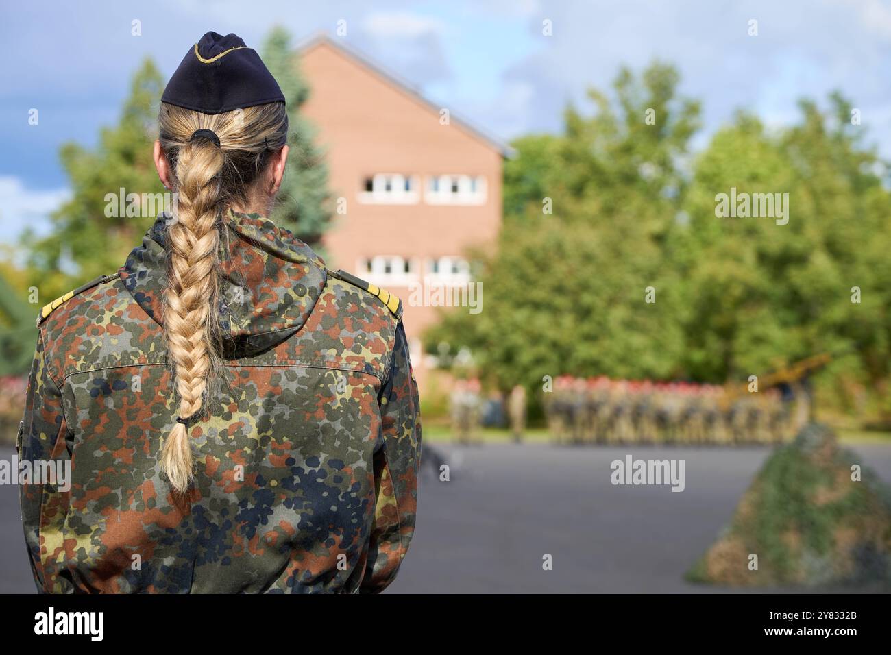 Bundeswehr soldatin uniform hi-res stock photography and images - Alamy