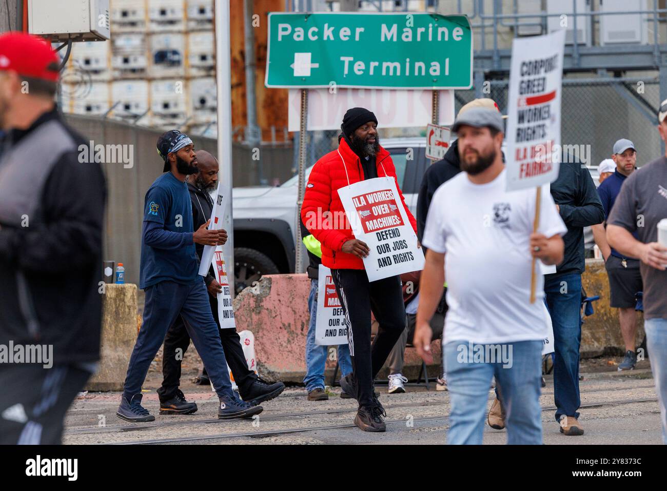 Members of the International Longshoremen's Association strike at ...