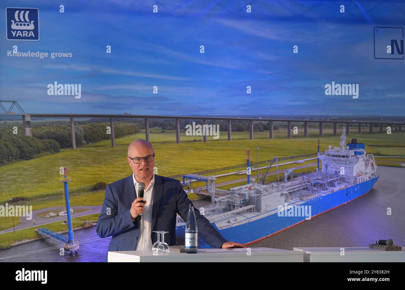 02 October 2024, Schleswig-Holstein, Brunsbüttel: Tobias Goldschmidt ...