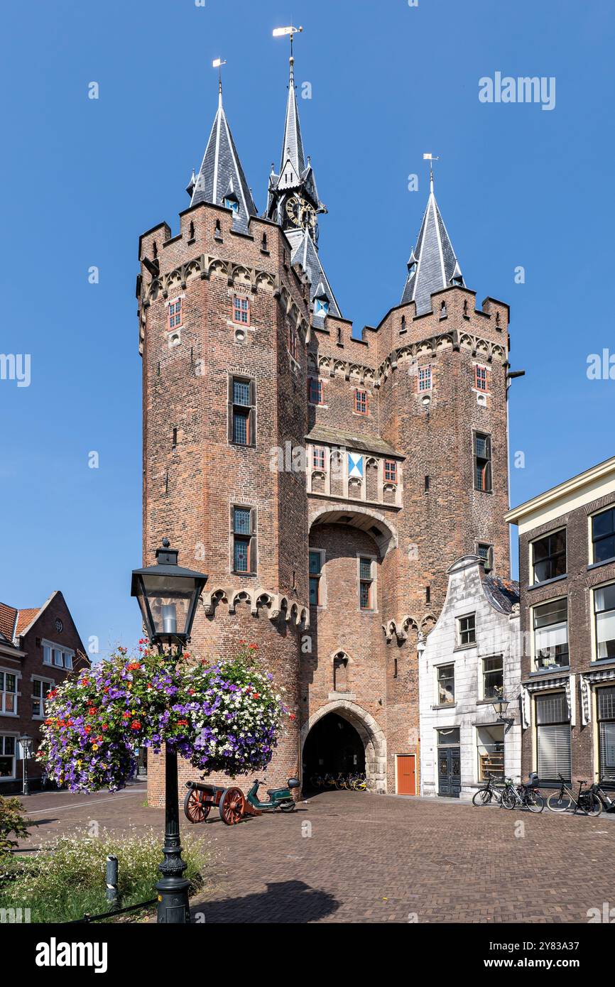 Sassenpoort gatehouse in the city wall of Zwolle, Netherlands Stock ...