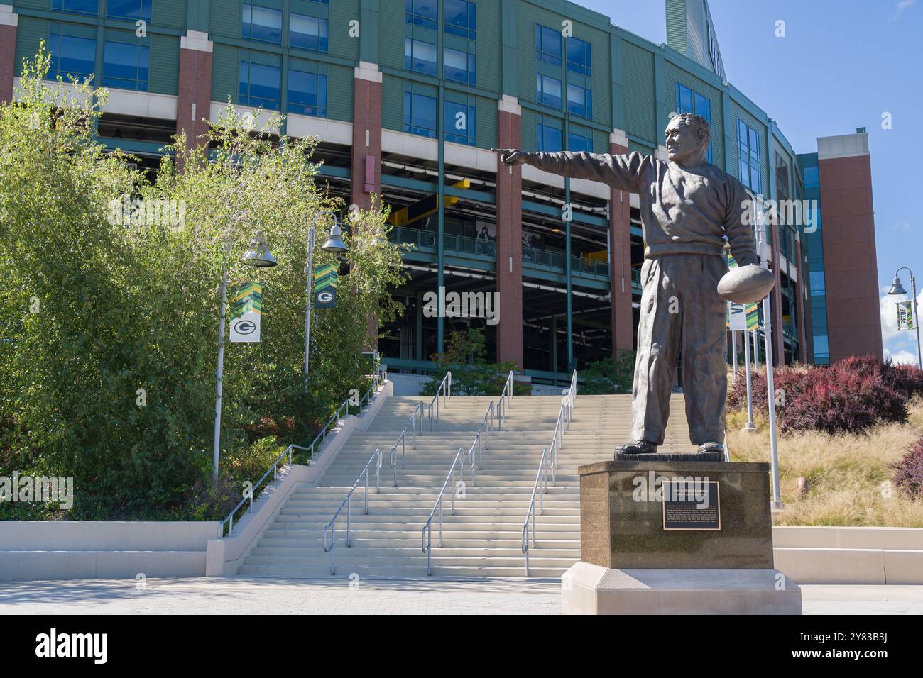 Curly lambeau statue hi-res stock photography and images - Alamy