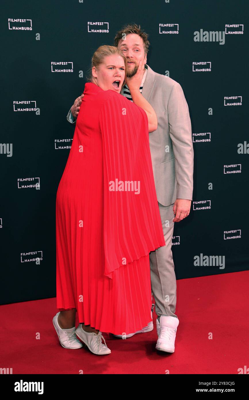 Gisa Flake mit Freund Knud Riepen. Eröffnung 32. FILMFEST HAMBURG 2024 ...