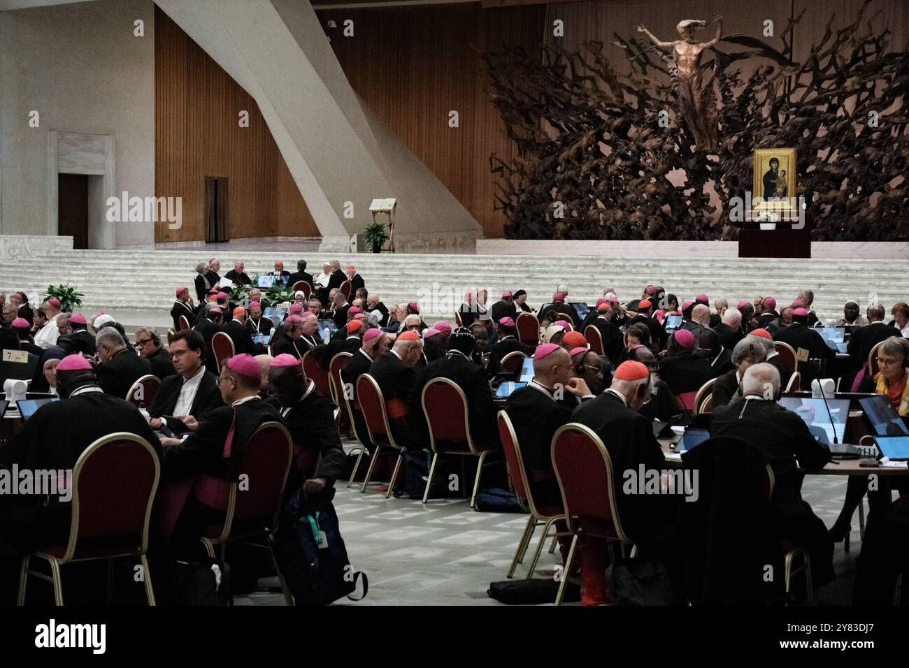 First general congregation of the Synod inside the Paul VI Hall, in ...