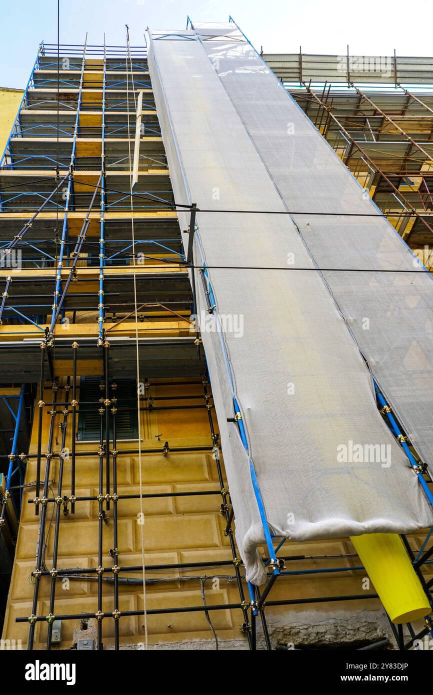 Historic house restoration using metal tube prefabricated scaffolding ...