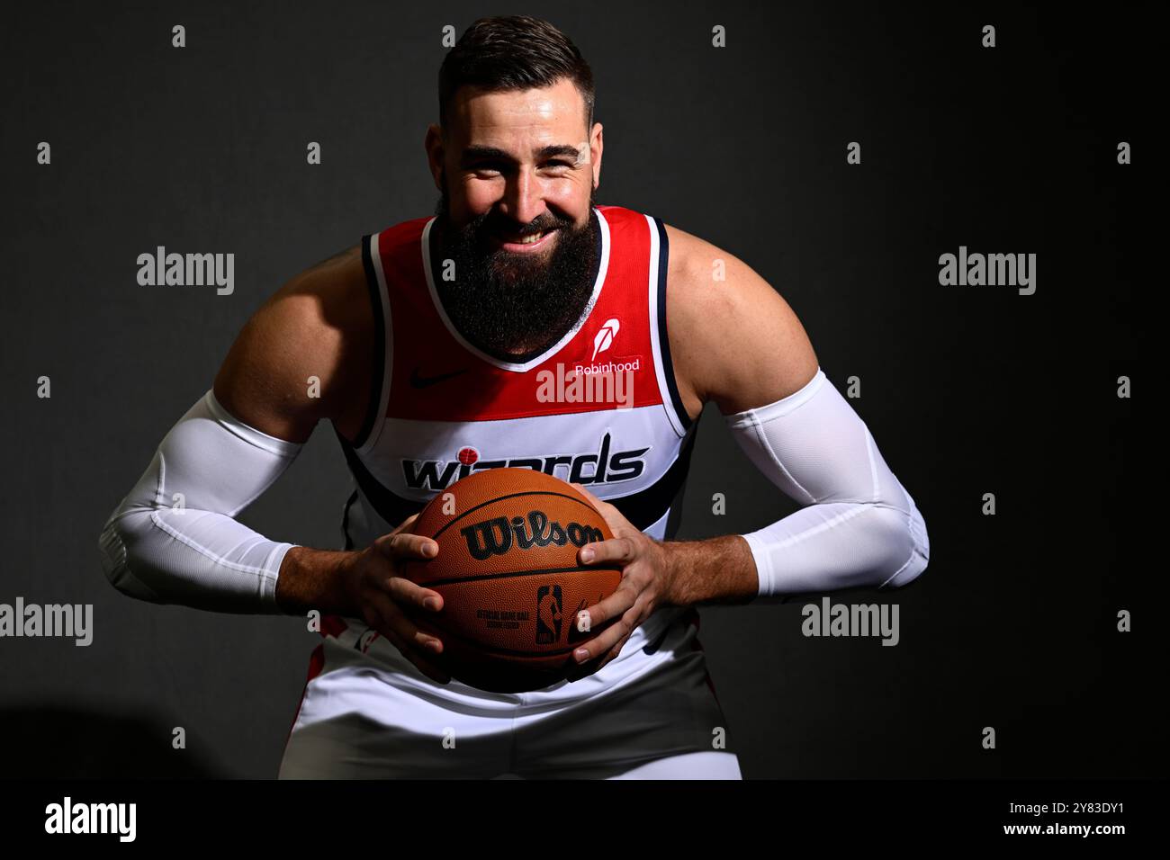 Washington Wizards center Jonas Valanciunas (17) poses for a photo ...