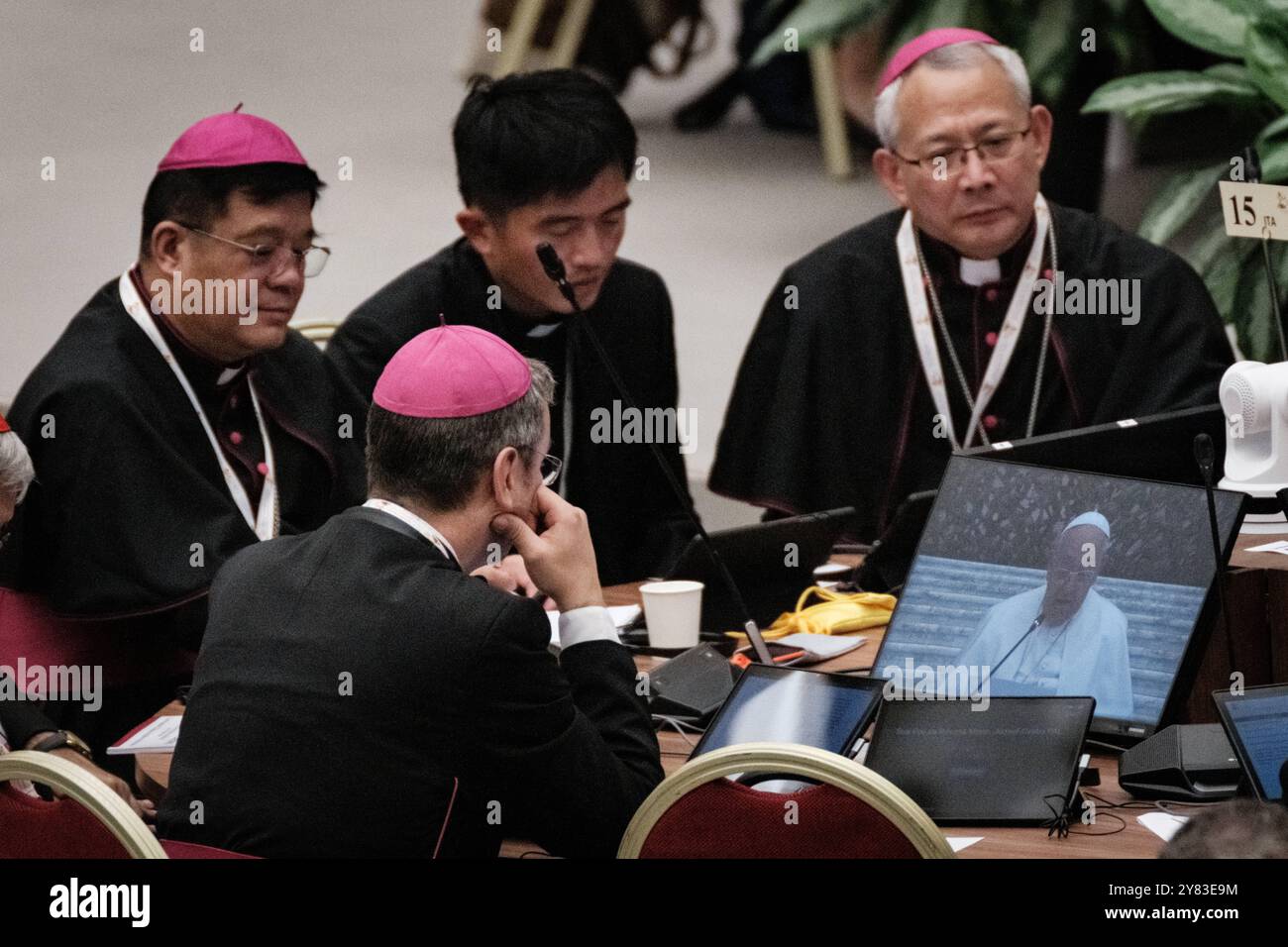 First general congregation of the Synod inside the Paul VI Hall, in ...