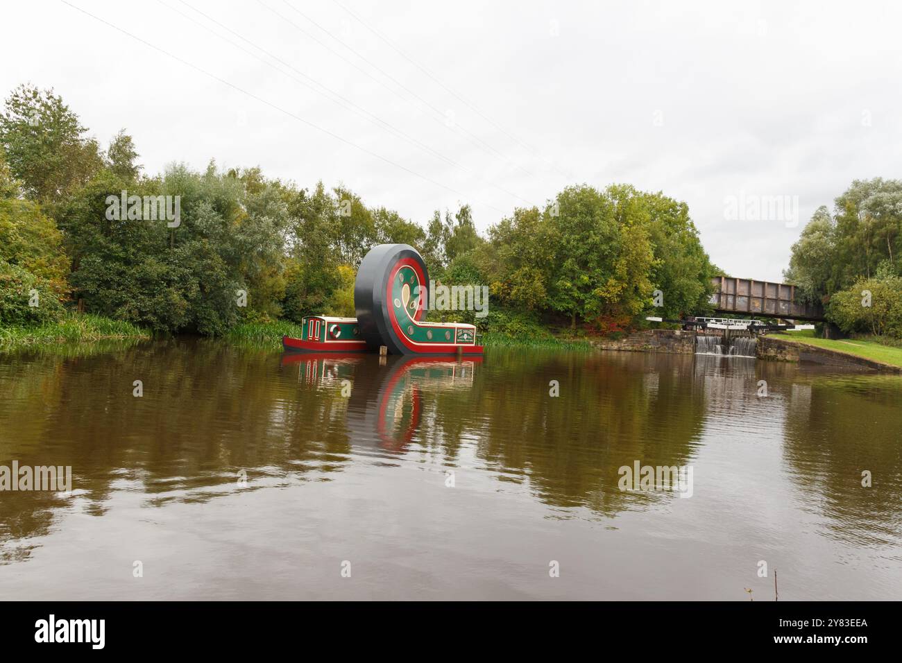 The Looping Boat on the Sheffield and Tinsley Canal Stock Photo - Alamy