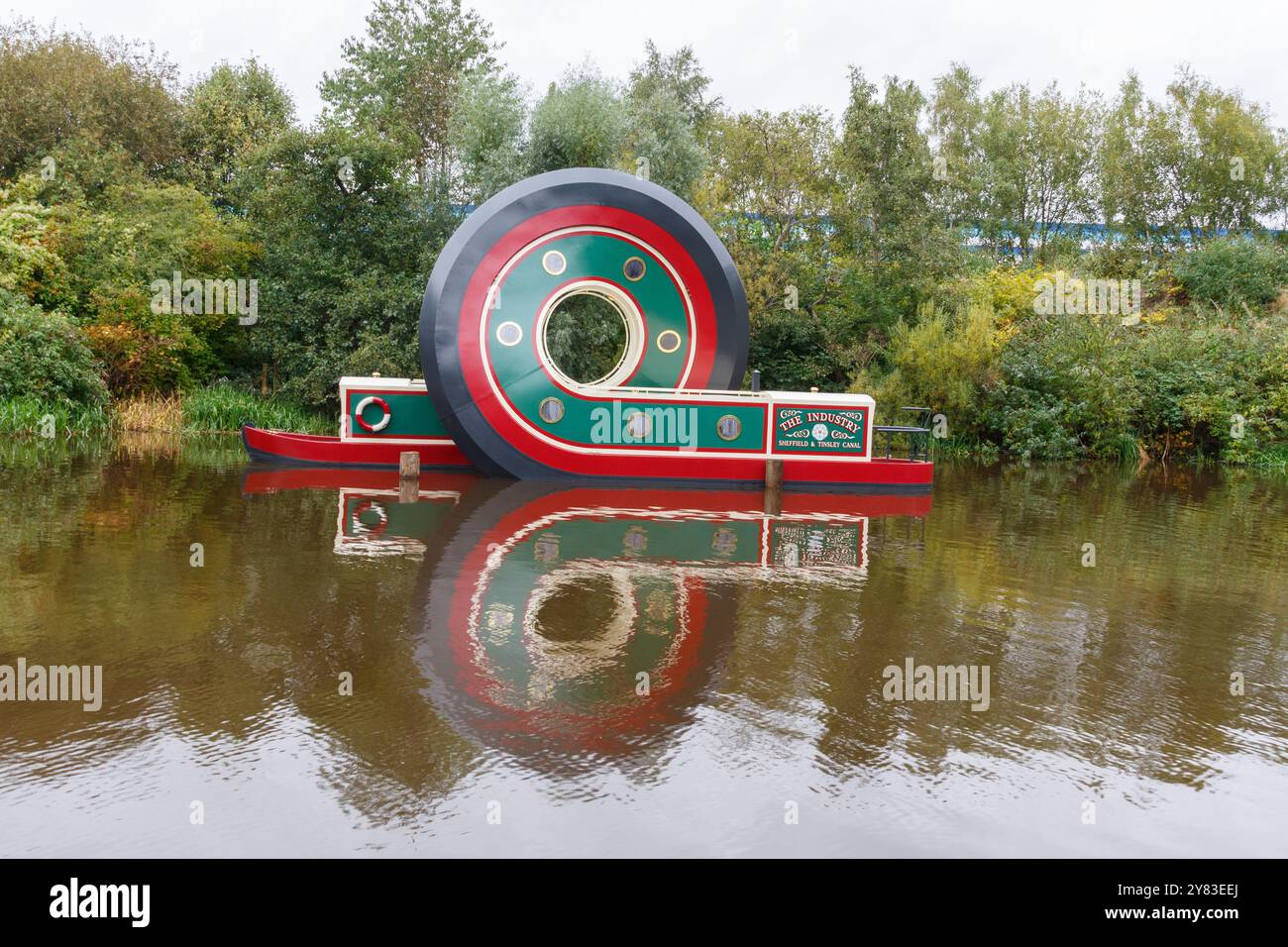 The Looping Boat on the Sheffield and Tinsley Canal Stock Photo - Alamy