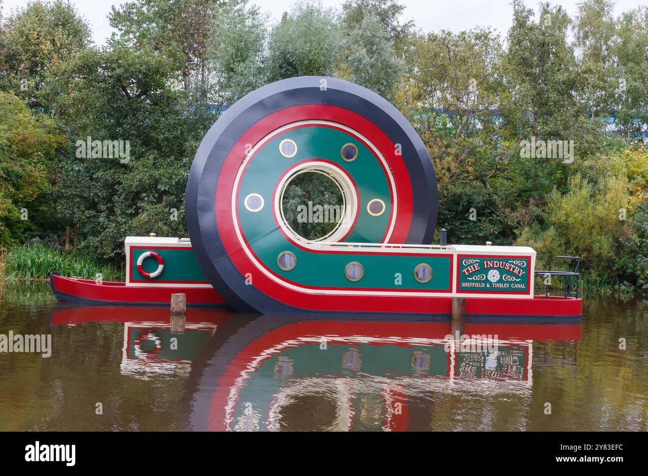 The Looping Boat on the Sheffield and Tinsley Canal Stock Photo - Alamy