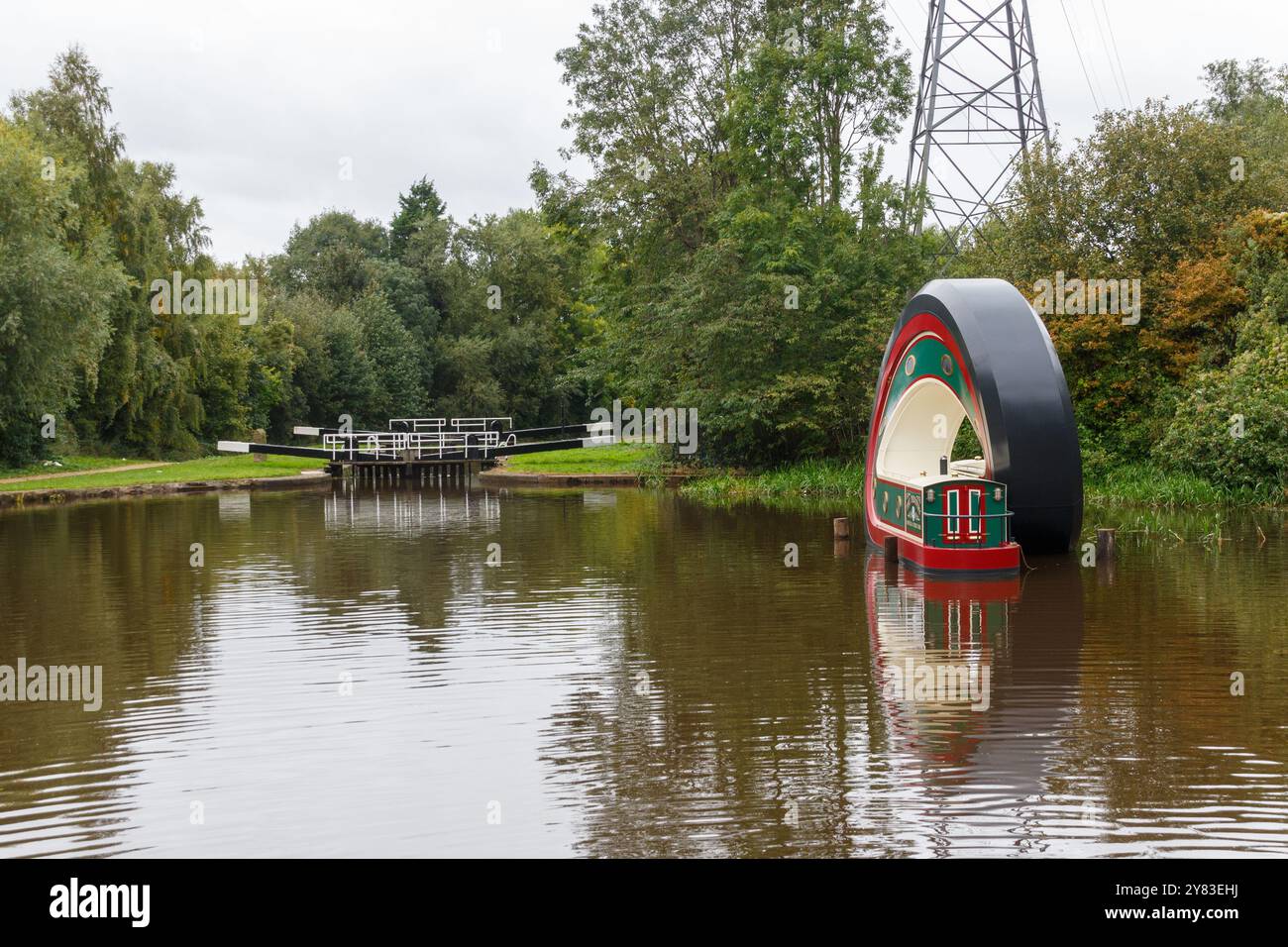 The Looping Boat on the Sheffield and Tinsley Canal Stock Photo - Alamy