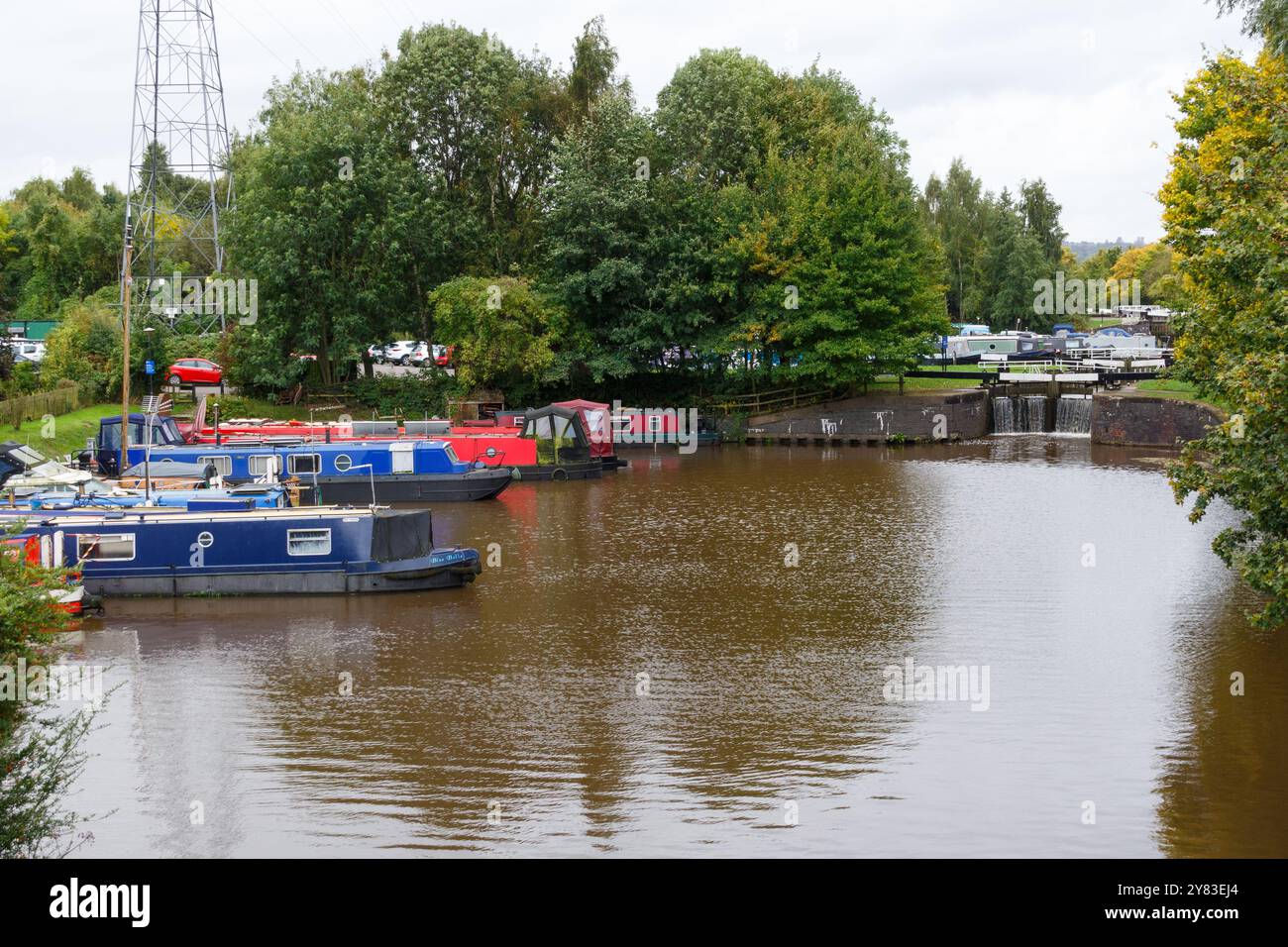 Tinsley Marina on the Sheffield & Tinsley canal Stock Photo - Alamy