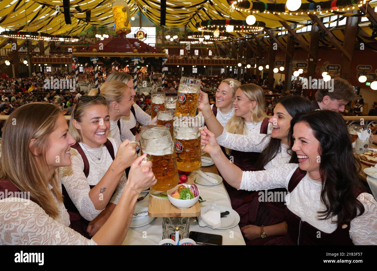 MUNICH, GERMANY - SEPTEMBER 30: Anna Wellmann of FC Bayern Muenchen ...