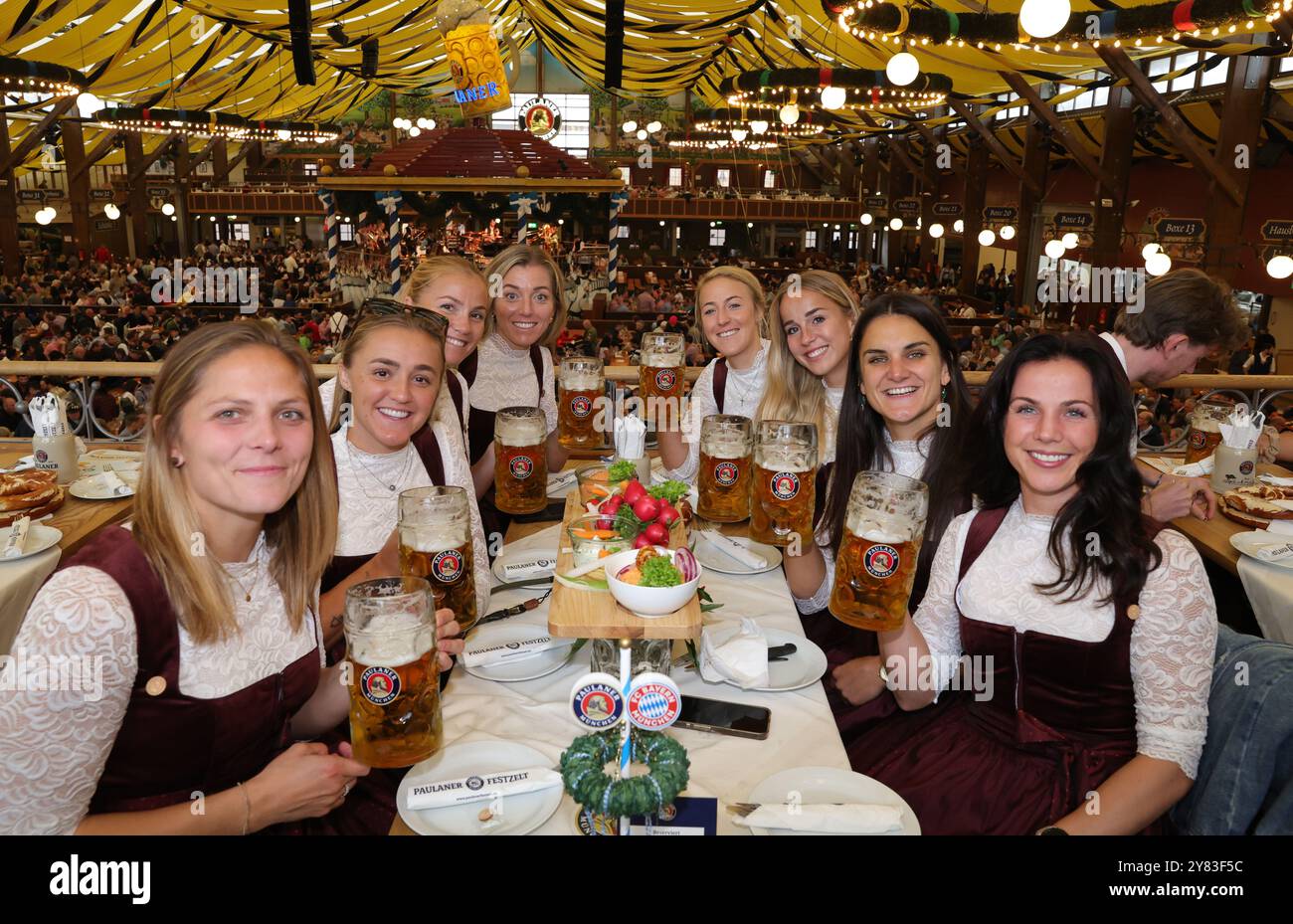 MUNICH, GERMANY - SEPTEMBER 30: Anna Wellmann of FC Bayern Muenchen ...