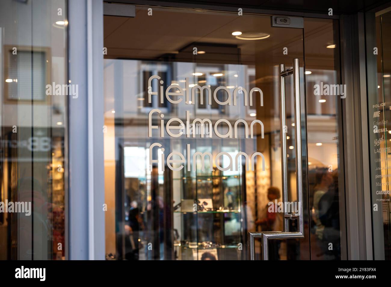 Brillenshop deutschland hi-res stock photography and images - Alamy