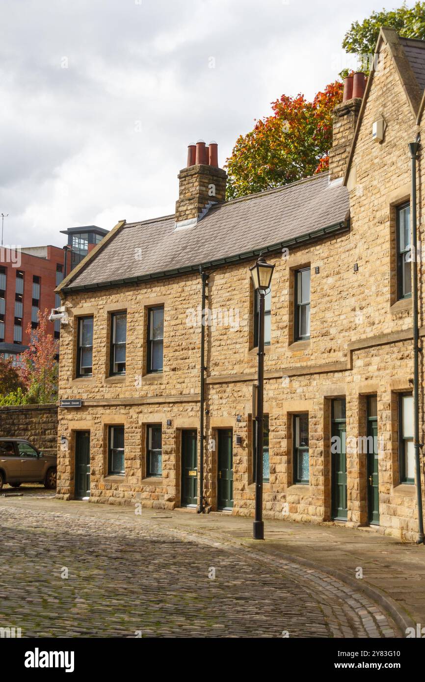 Merchants Crescent at Victoria Quays, Sheffield Stock Photo - Alamy