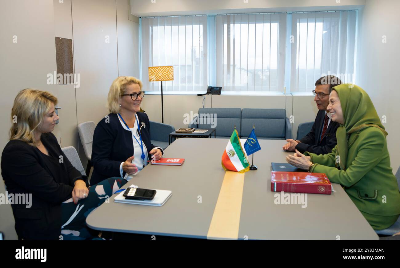 Saara sofia siren hi-res stock photography and images - Alamy