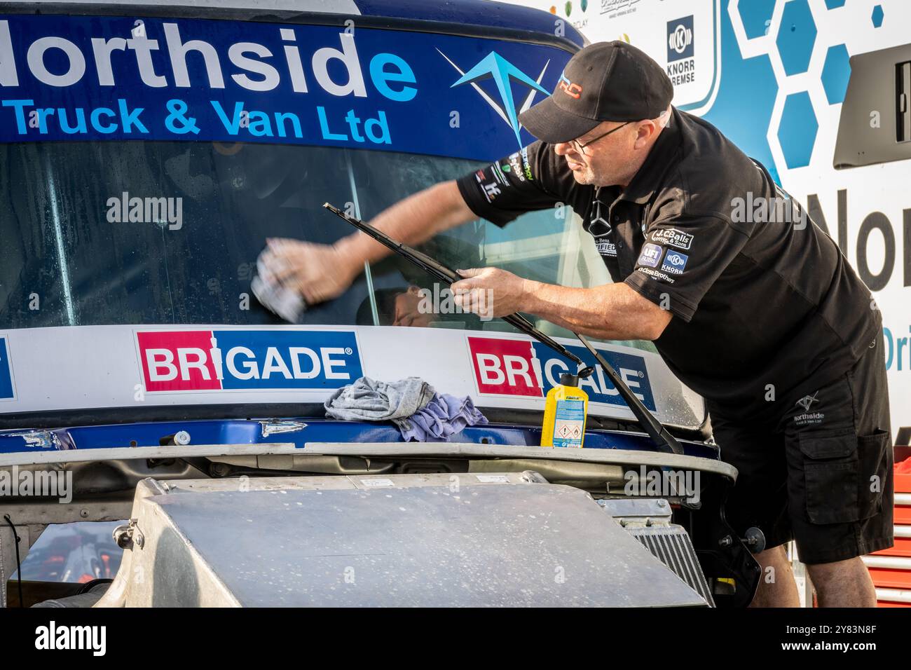 Ryan Smith's Worldwide Truck Racing Daimler Freightliner gets a window ...