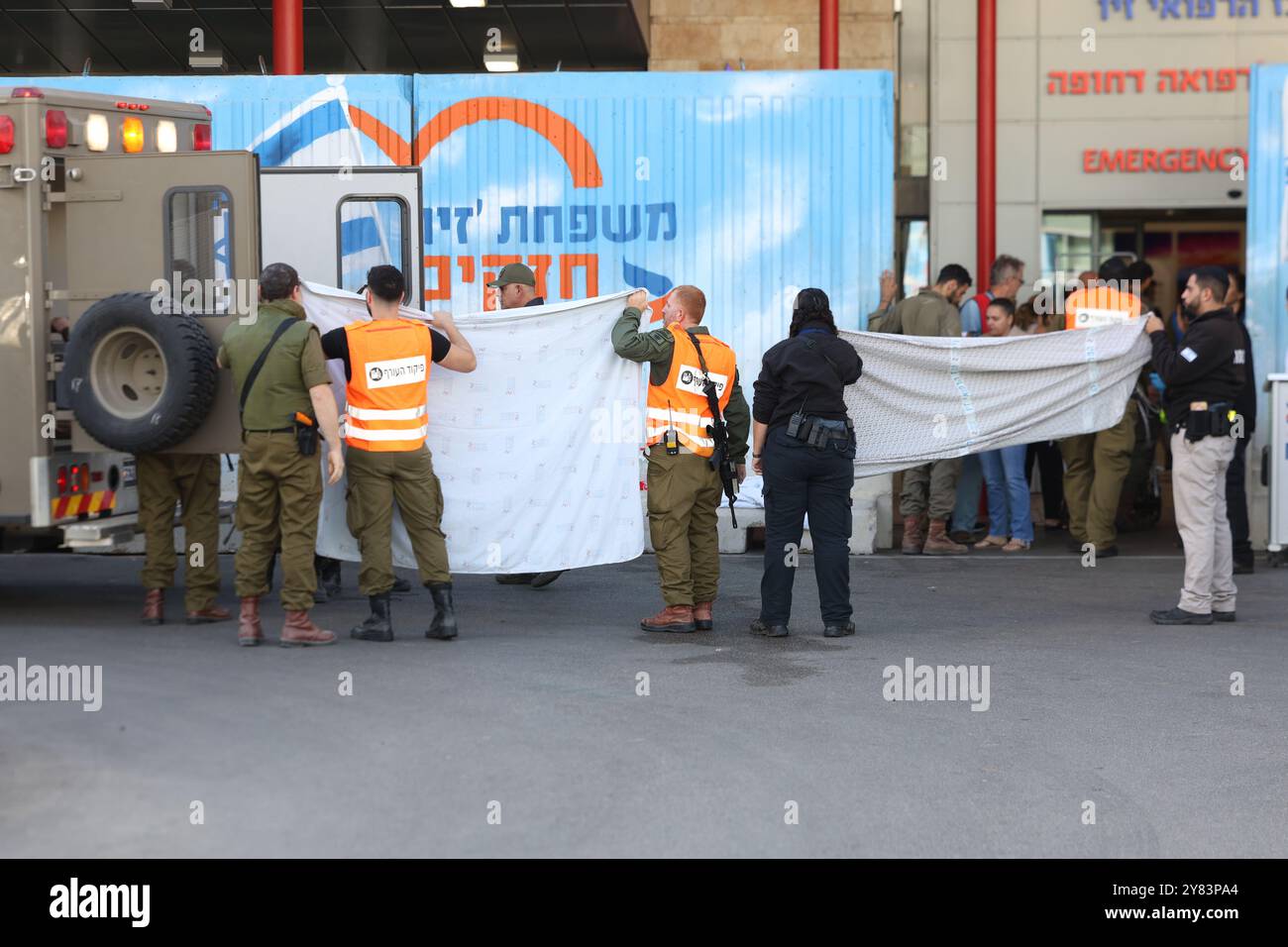 (241002) -- SAFED (ISRAEL), Oct. 2, 2024 (Xinhua) -- A wounded Israeli ...
