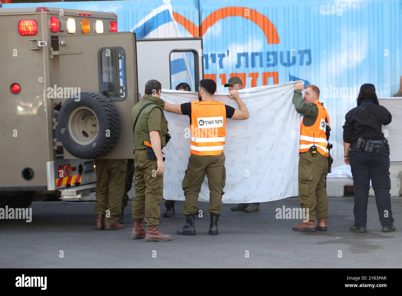 (241002) -- SAFED (ISRAEL), Oct. 2, 2024 (Xinhua) -- A wounded Israeli ...
