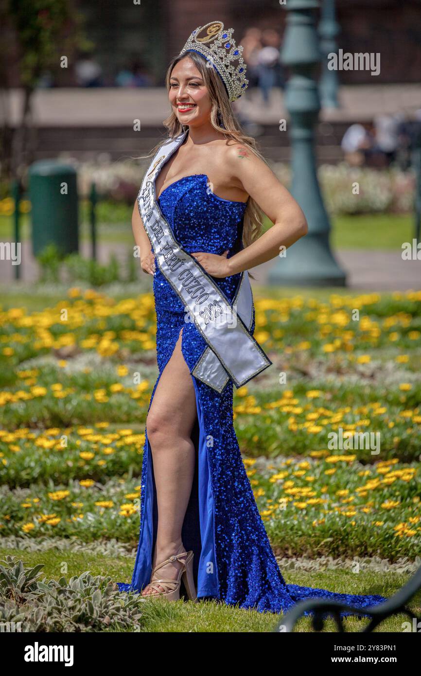 Local beauty queen posing for photographs in Plaza de Armas, Cuzco,Peru ...