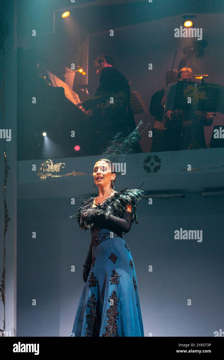 Singer and small orchestra of the tango show at the Café de los ...
