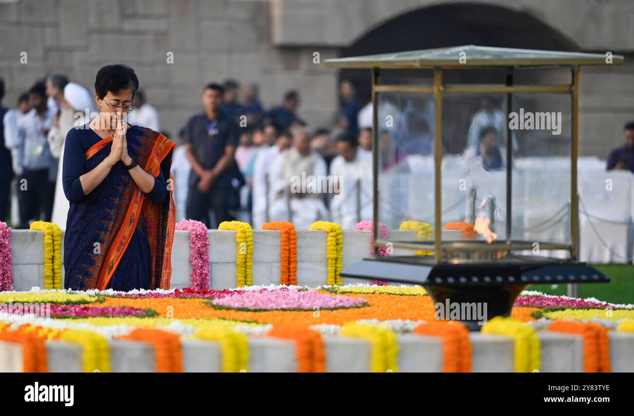 NEW DELHI, INDIA - OCTOBER 2: Delhi Chief Minister Atishi pays homage ...