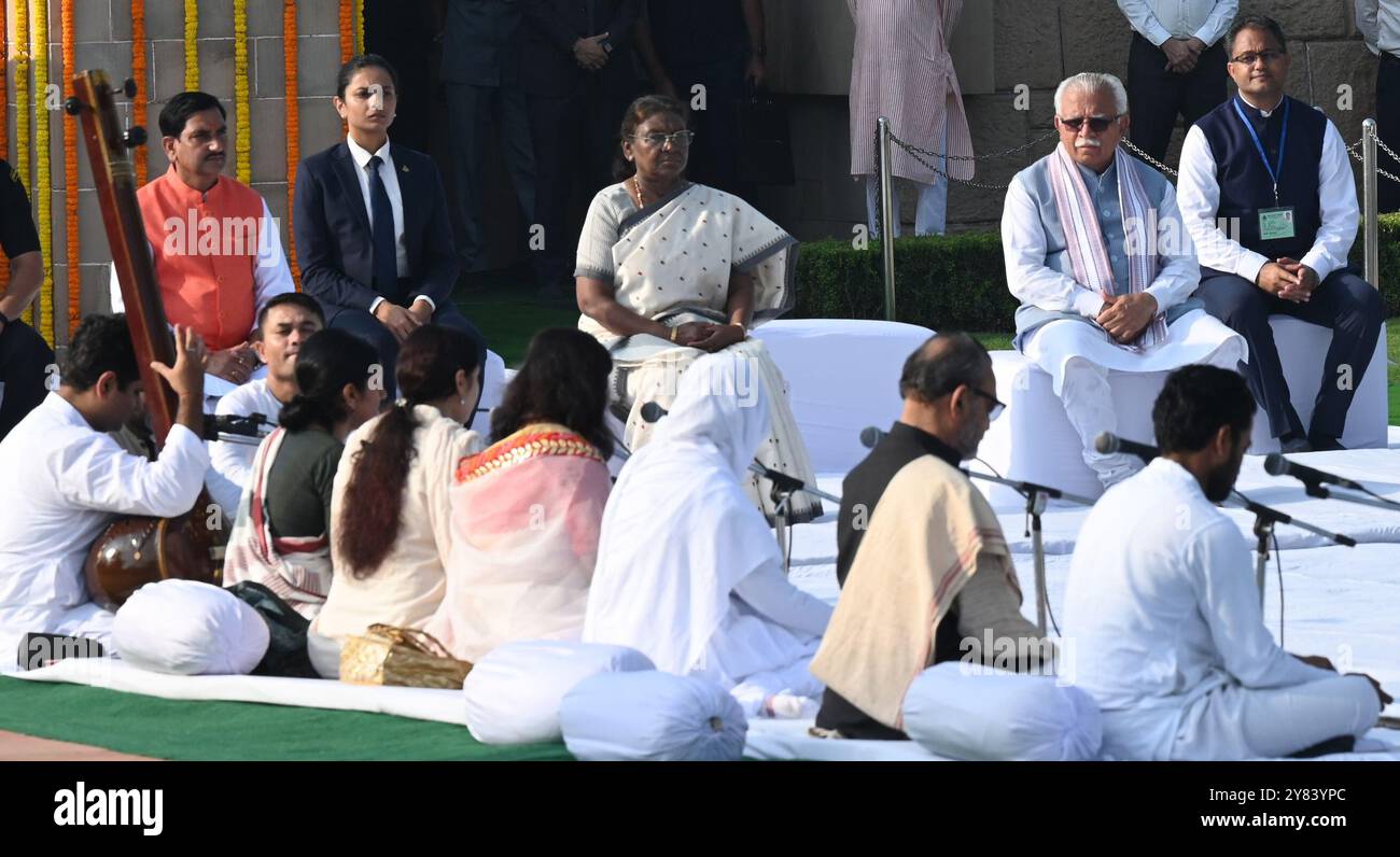 NEW DELHI, INDIA - OCTOBER 2: President of India Droupadi Murmu pays ...