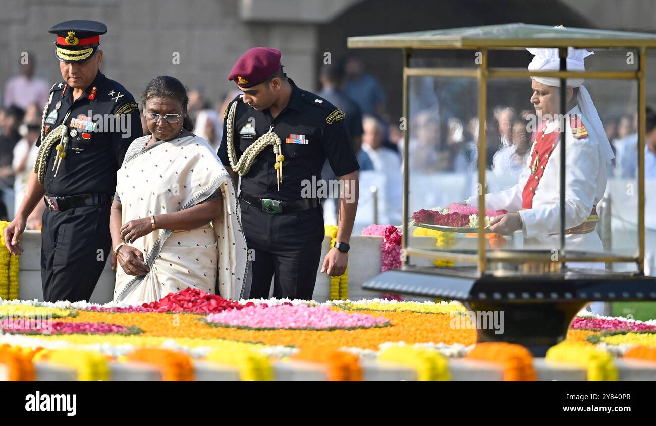 NEW DELHI, INDIA - OCTOBER 2: President Droupadi Murmu pays homage to ...